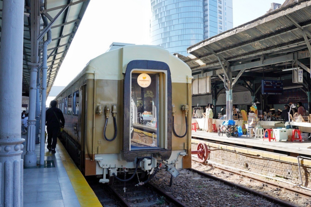 臺中驛鐵道文化園區｜免費景點！文青小旅市集、復古車廂咖啡Mamonaku Cafe @艾瑪 吃喝玩樂札記